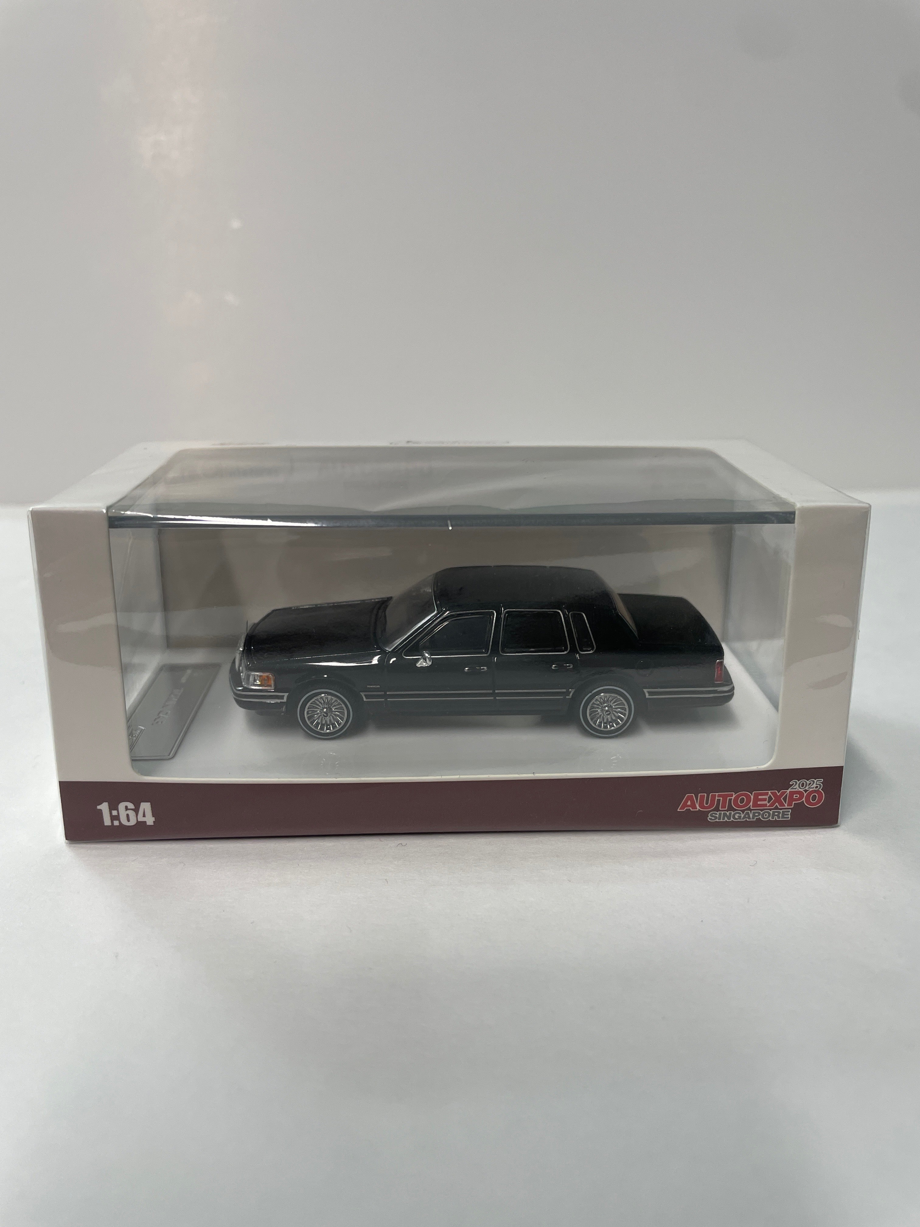 MK Miniatures 1/64 2025 Auto Expo Singapore Lincoln Town Car Black ...